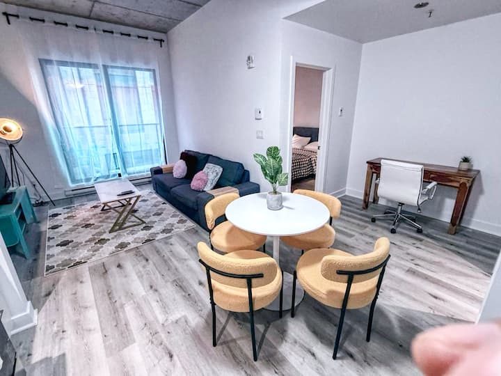 Downtown Signature Loft /W Gym, Parking - Montreal