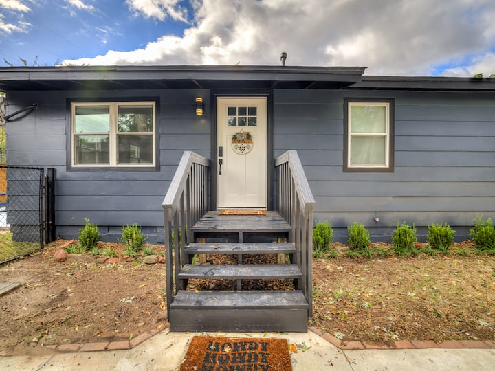 Walk To Plaza | Wi-fi | Patio & Firepit | Parking - Uptown Oklahoma City - Oklahoma City