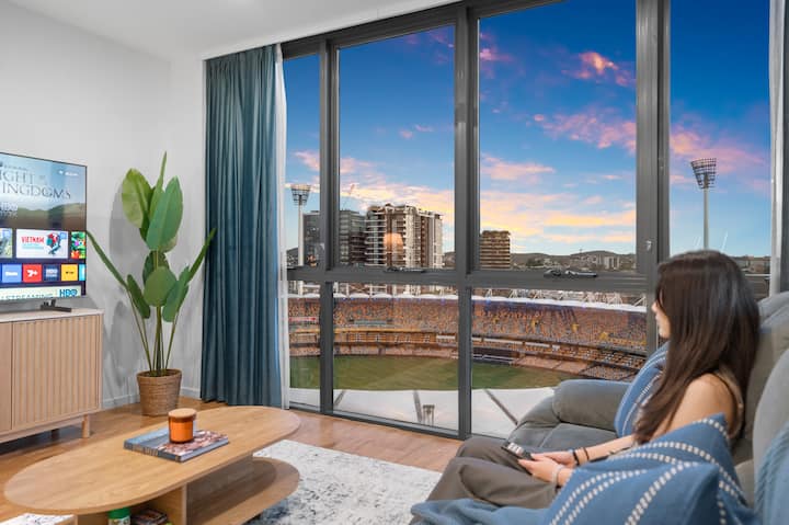 Massive Stadium View | 2br | Free Parking|cbd - Oxley