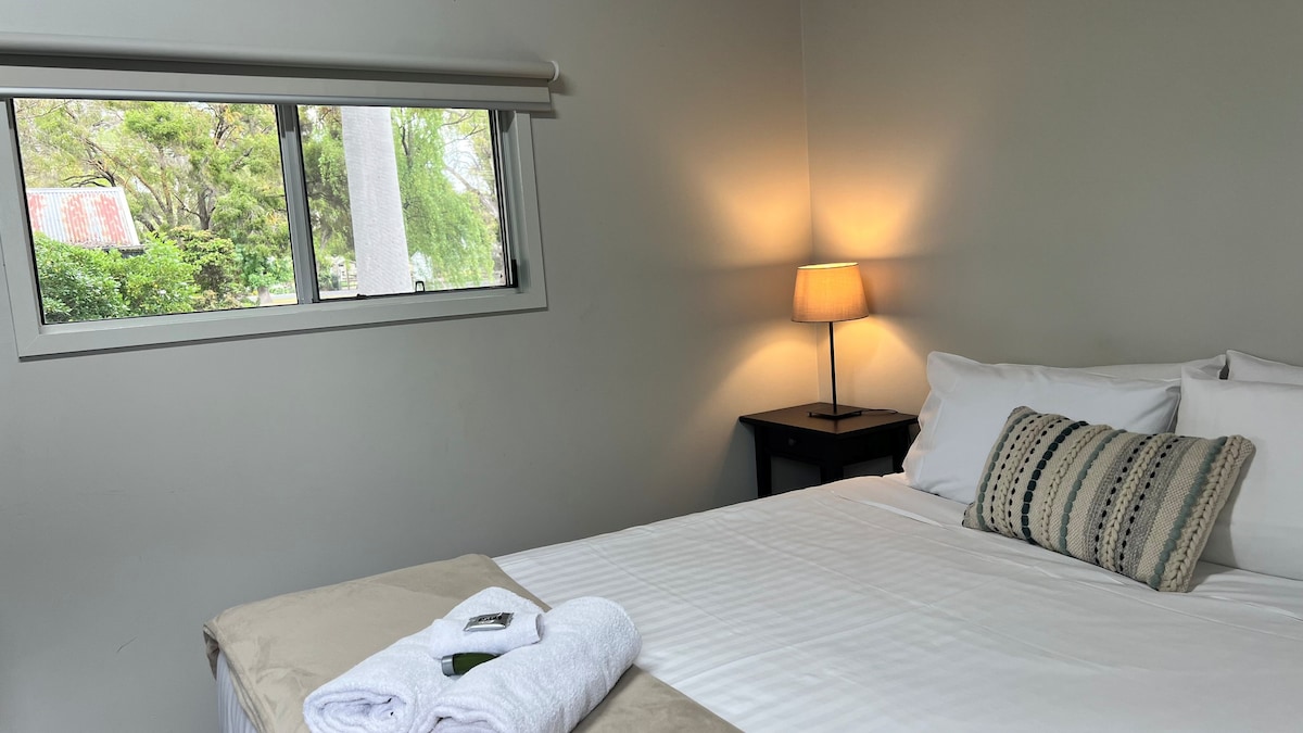 Mundulla Cottage and Cabins *Cabin 2* - Cabins for Rent in Mundulla ...