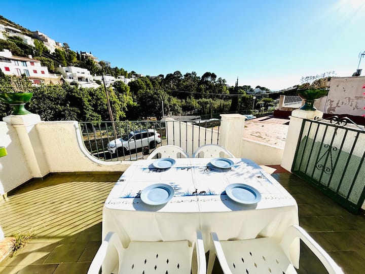 Maison à Roses: Terrasse, Jardin, Parking - Cadaqués