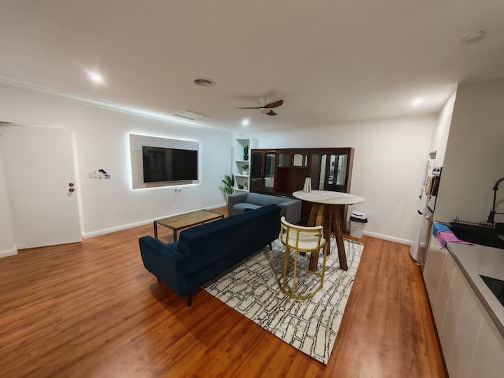 Modern 1bd 1bath Unit Near Airport & Penrith - Wallacia