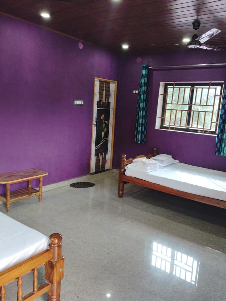 Deluxe Room 10 People|naga Chowdeshwari Homestay - Ankola