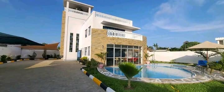 Zuhri Villa - Diani Beach