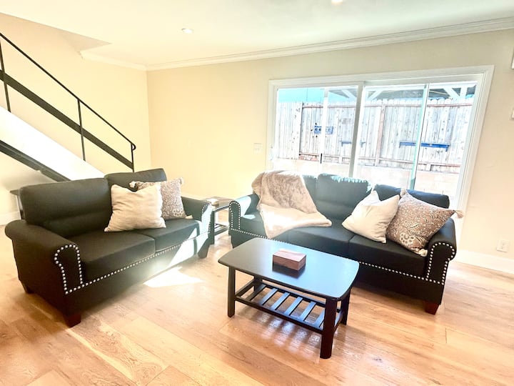 King Bed. 2 Bedroom 2 Bathroom. New Ac - Costa Mesa, CA