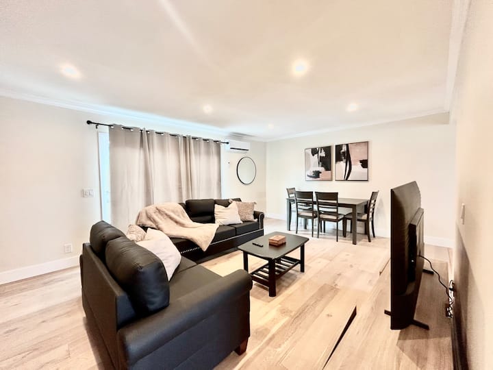 King Bed. 2 Bedroom 1.5 Bathroom. New Ac - Costa Mesa, CA