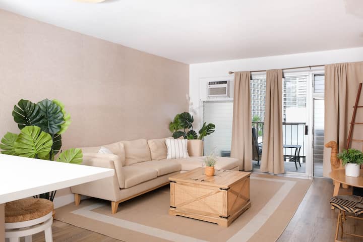 Boho Retreat In Heart Of Waikiki Walk To The Beach - Honolulu