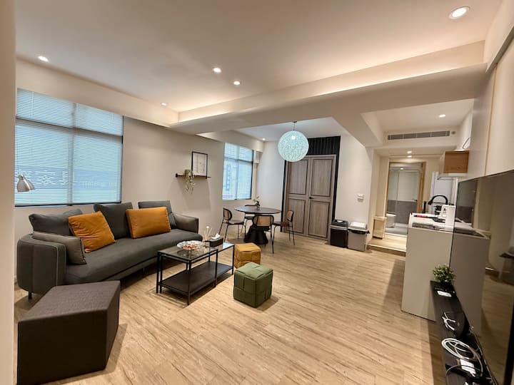 信義安和捷運站走路4分鐘，鄰近通化夜市與101大樓採光明亮寬敞舒適的六人房（雙衛浴） - Keelung City