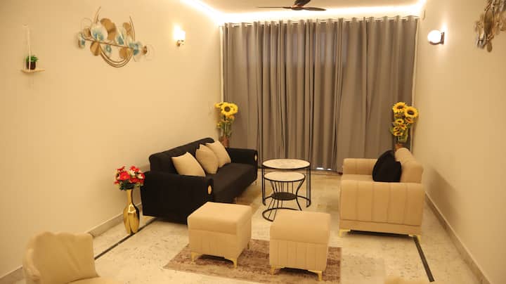 Luxury Loft - 7bhk, Modern, Spacious, Entire House - Delhi