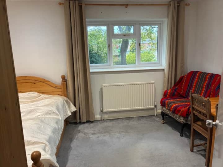 Nita & Cloe B&b - En-suite Master Bedroom - Alton