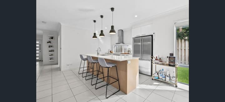 Comfortable Room In 3br House, Close To Motorway - Coolangatta