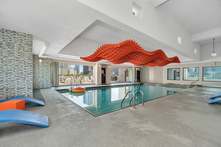 Gold Coast | Rooftop Indoor Pool | In &Out Parking - Chicago