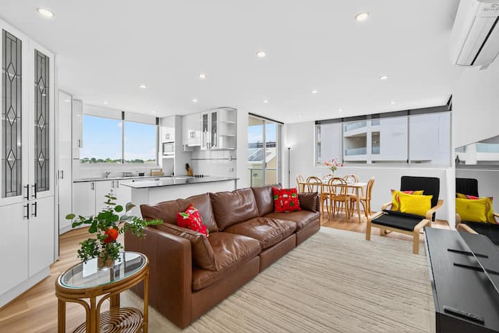 The Ocean View Sanctuary | Spa & Parking - Cronulla