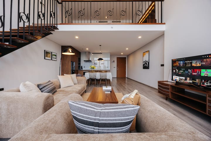 Hazelnut Loft|projector N Netflix|lakeview - China