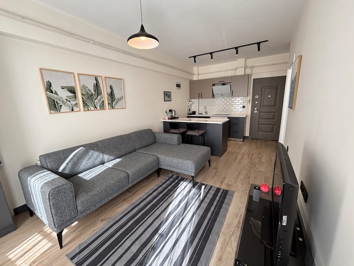 Cozy Apartment With Private Garden In City Center - Çanakkale