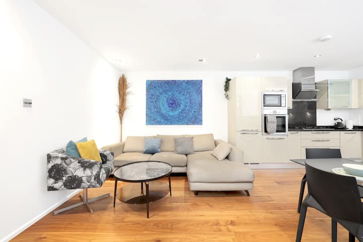Modern 3 Bed 2 Bath Townhouse Near Shoreditch - London, UK