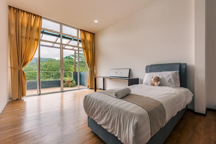 F01: Forestedge Bungalow 8br 34pax Templer Villa - Selangor