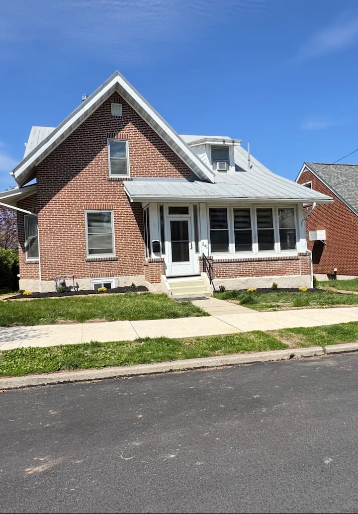 Walk To Downtown | 4br Single W/ Parking & Nursery - Phoenixville, PA