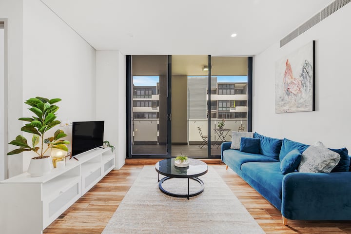 Olympic Park Oasis | 2br + Pool, Sauna & Parking - Sydney