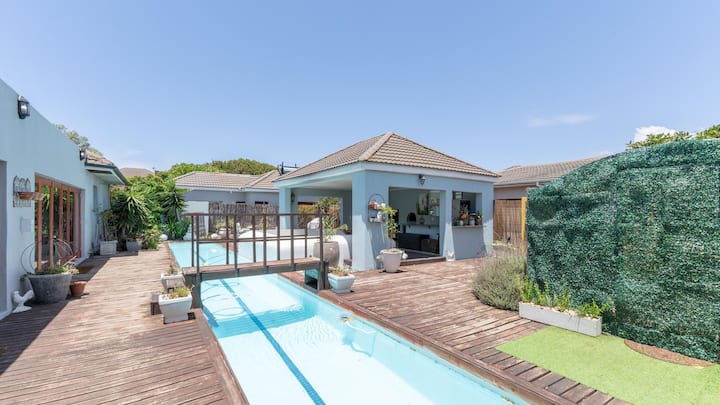 Flatlet Beside Pool Area And Near The Beach - Cape Town