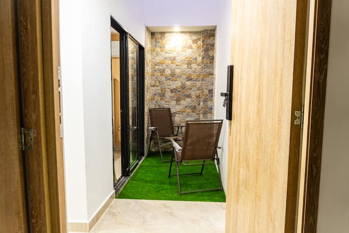 Moderno Apartamento Con Iluminado Patio Interno - Cali