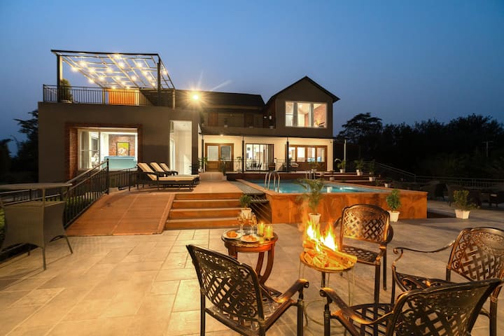 Stayvista At Villa Aera W/ Pool, Lawn - New Chandigarh