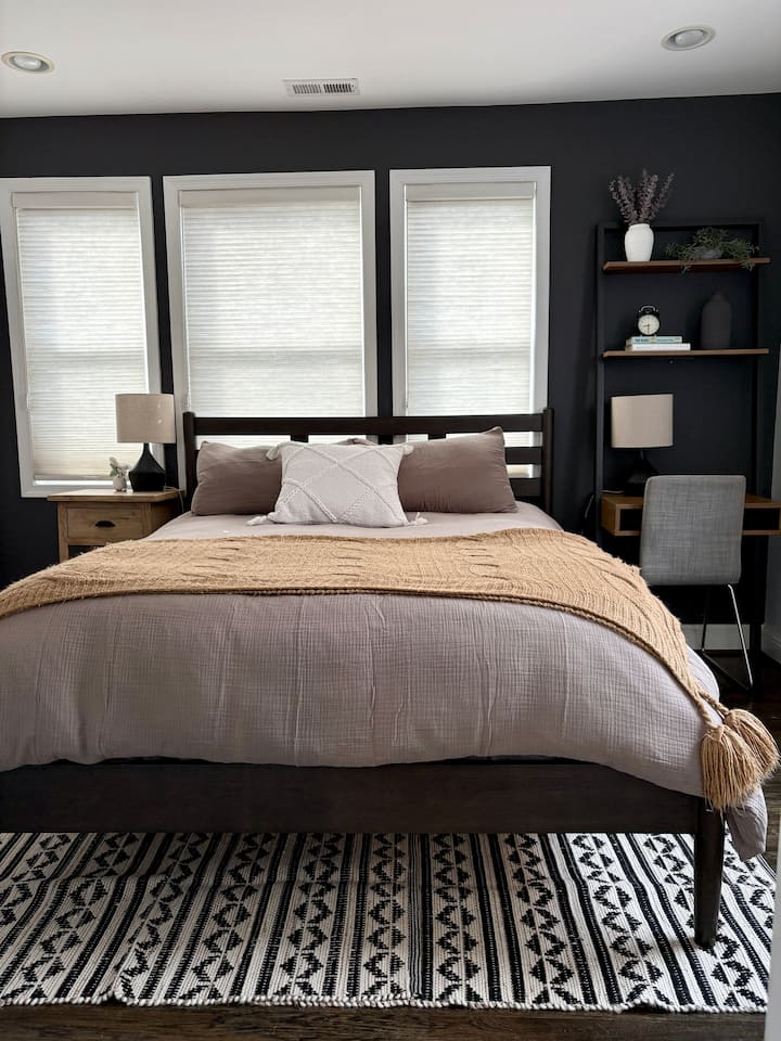 Stylish 2br - Chateau Deroche Upper Unit - Washington, D.C.