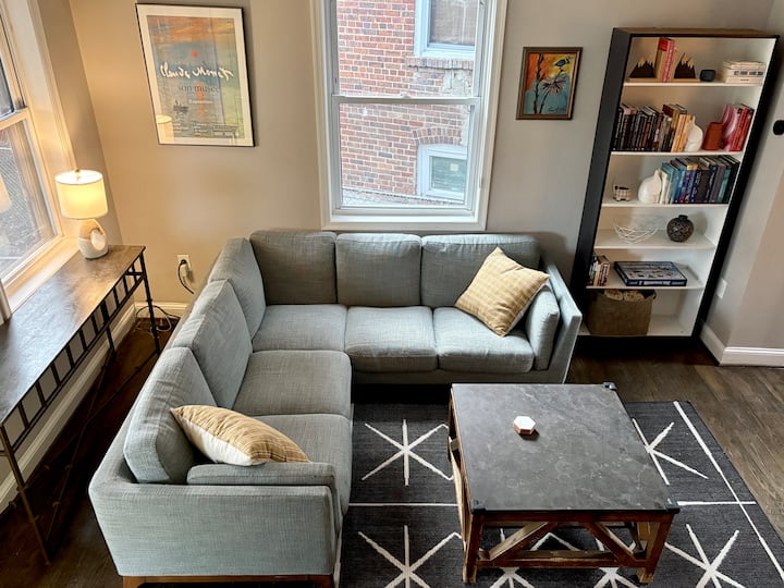 Light-filled 2 Br Near Capitol Hill W/ Parking - Washington, D.C.