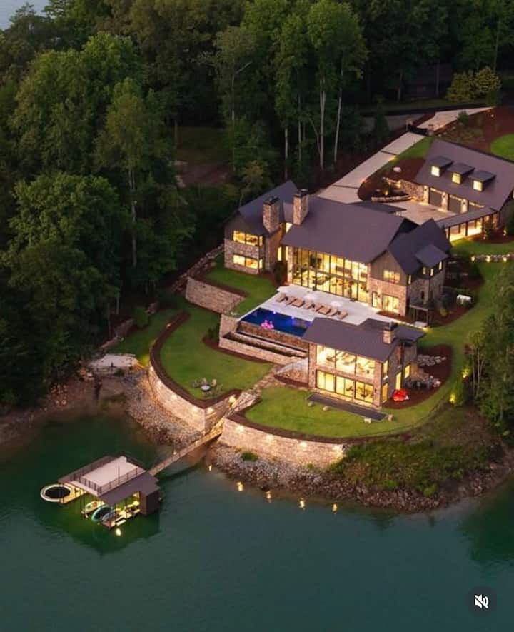 Blue Ridge's Most Luxurious Lakefront Retreat - Blue Ridge, GA