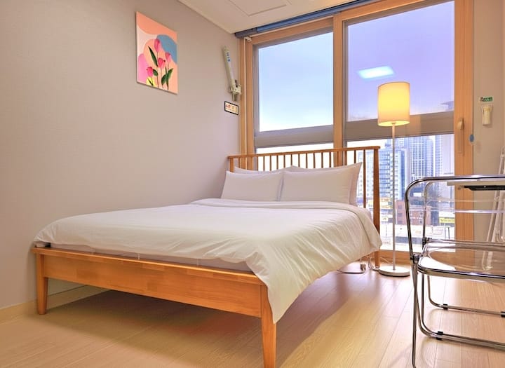 평택역/1014/​호텔침구/장기숙박/교통 편리/풀옵션레지던스/평택터미널/전통시장/주차불가 - 공도읍