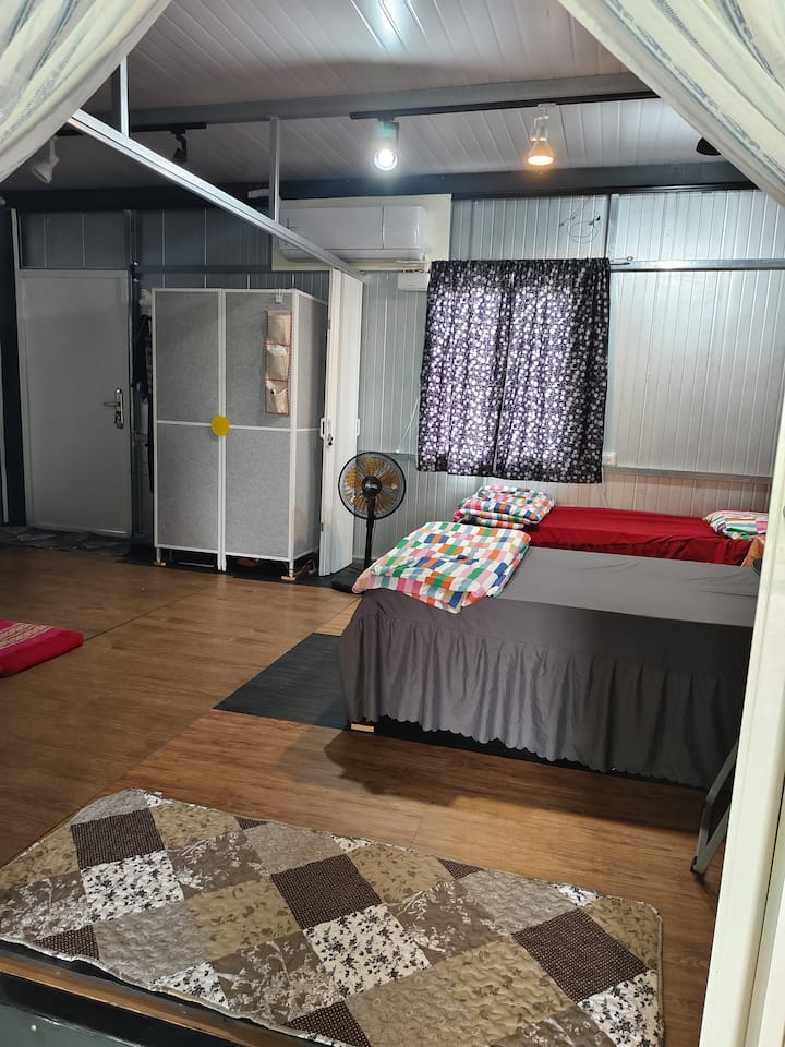 B&B ZHUTIAN 618 À côté de la voie ferrée surélevée, Logement : Prix de ...