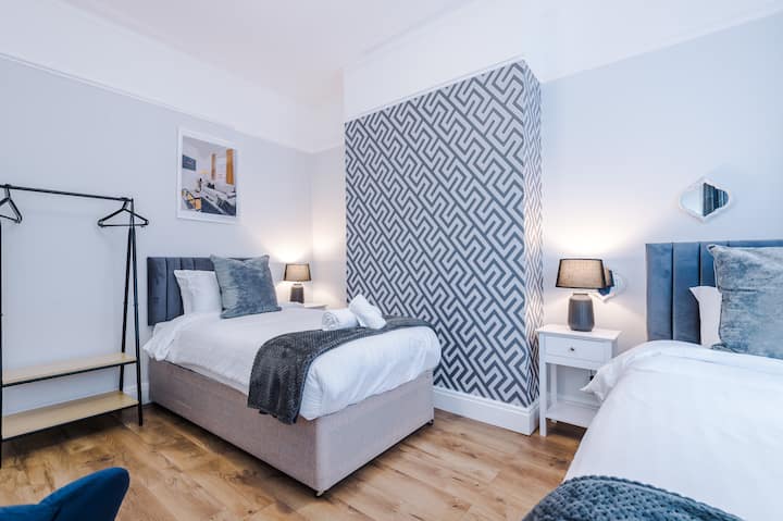 4br Big Contractor House - 8 Beds - Free Parking - Liverpool