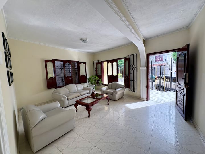 Casa Hermosa Y Acogedora, Central, Buen Wifi Y A/c - Barranquilla