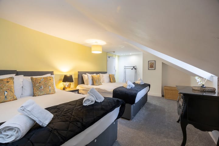 Central 5 Bedroom Home Close To Gloucester City - Stroud, UK