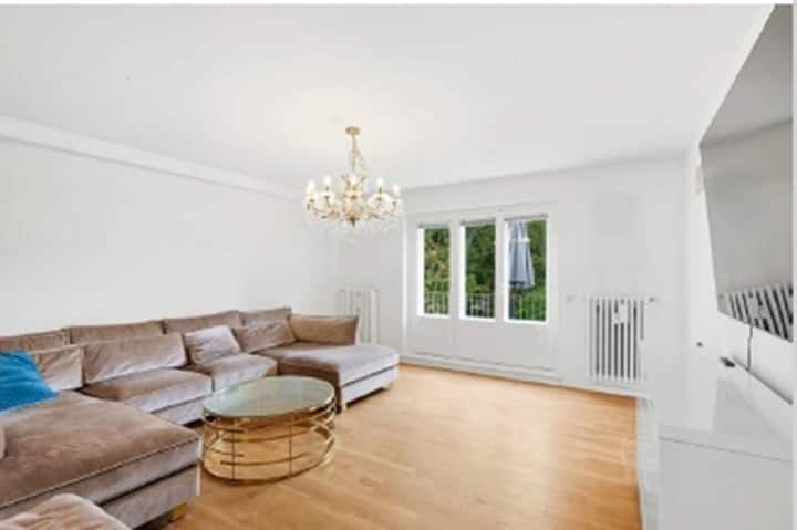 Großzügige, Möblierte Wohnung Mit Balkon In Dahlem - Berlin