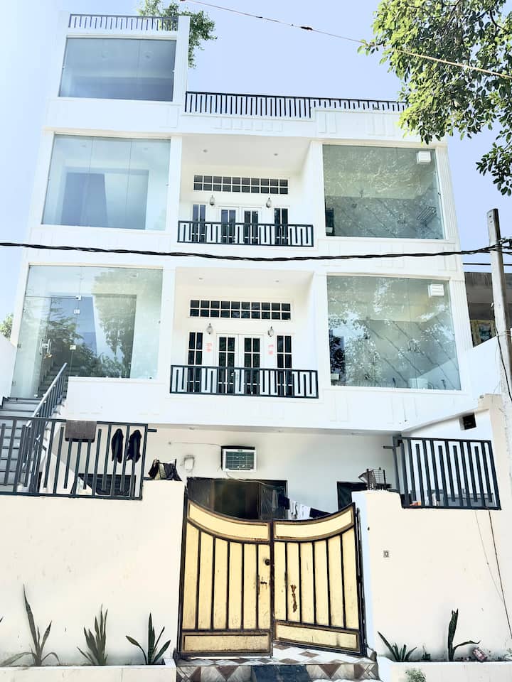 Welcome To The Madhuban, Your Home Away From Home. - Ayodhya