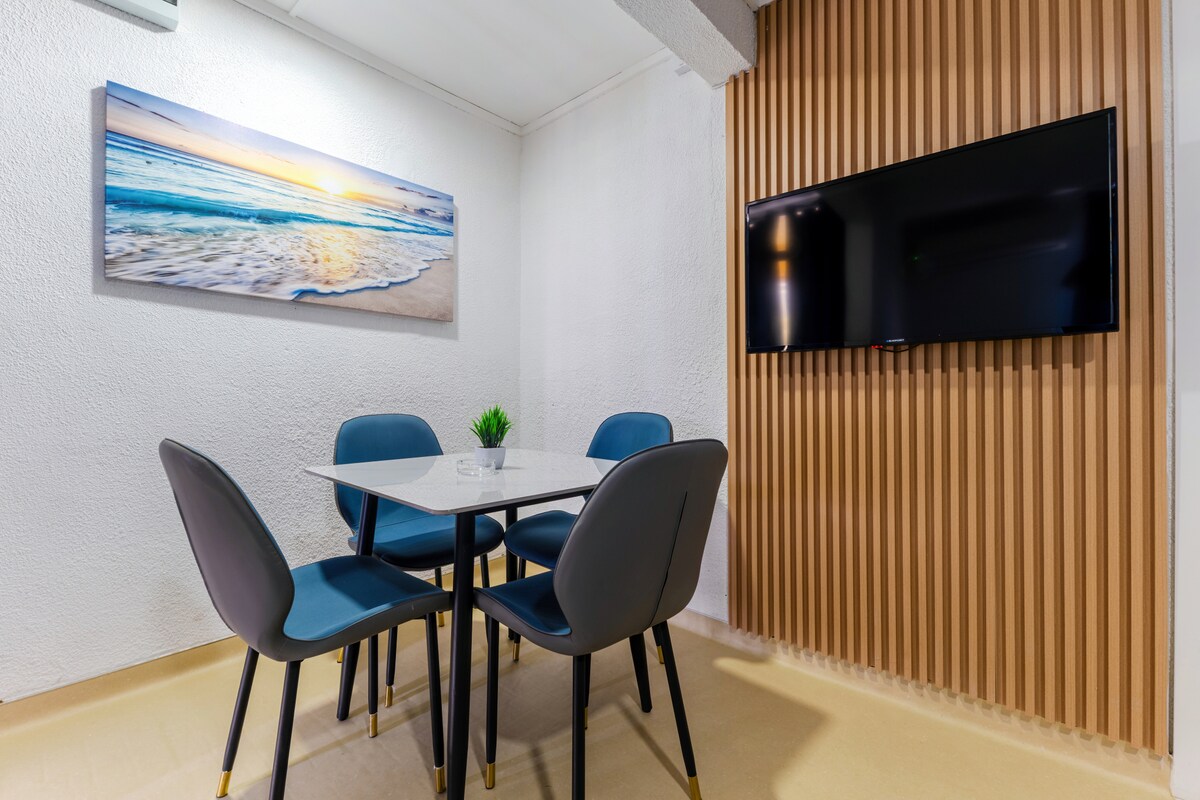 Moderno estudio de playa con jacuzzi en la azotea - Airbnb