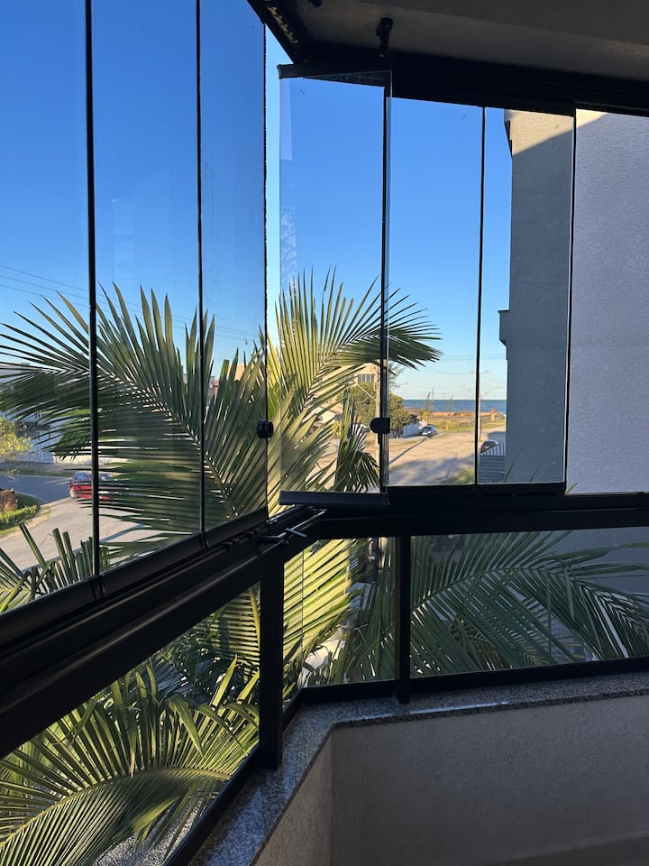 Apartamento Há 100 M Da Praia Em Itapoá Sc - Itapoá