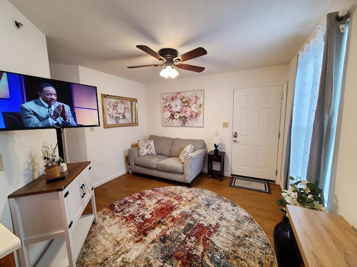 Modern Apt Close To University & Downtown - Lexington, KY