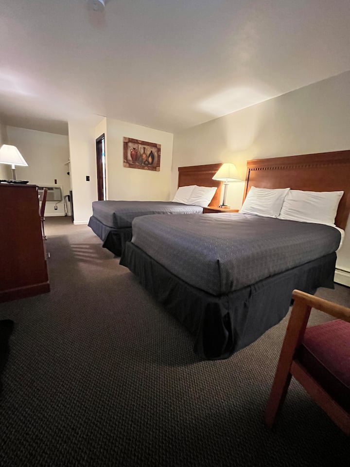 North Colony Motel Room With Two Full Sized Beds - New Hampshire