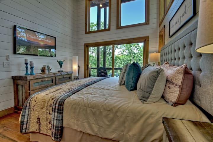 A Great Escape - Modern Cabin w/ views & waterfall - Airbnb