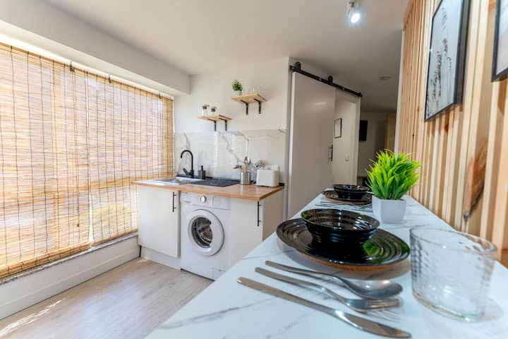 Estudio Cálido Y Elegante | Centro Santander - Santander, Spain