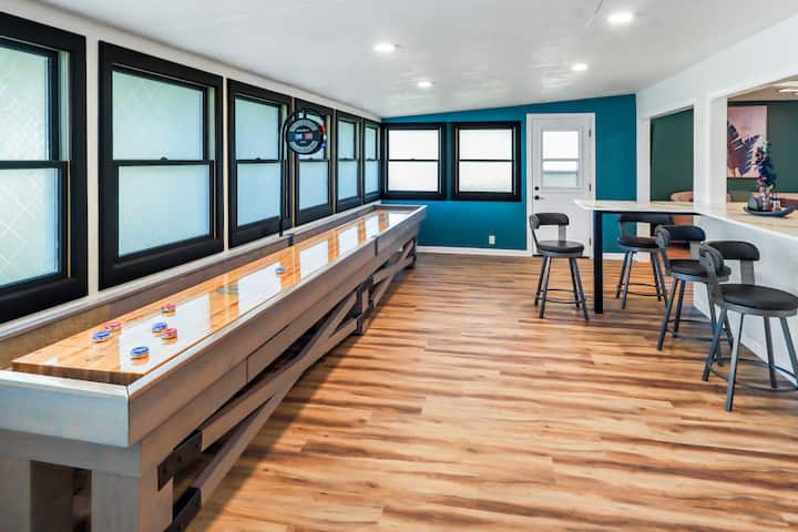 Large Group Housing With Shuffleboard Table - Omaha, NE