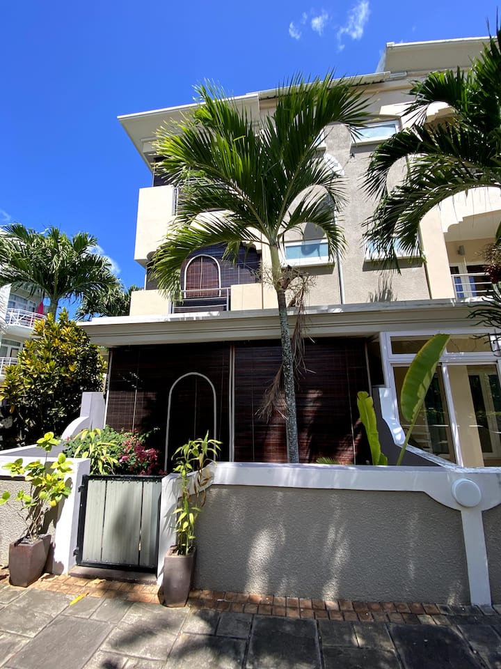 Waterside Complex - Beachfront Villa In Grand Baie - Maurice