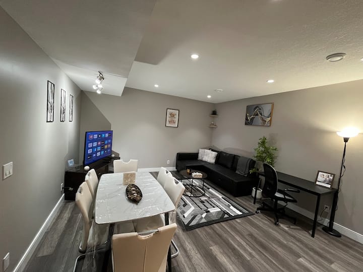 Cozy 2br Retreat | Edmonton Sw | Smart Tv + Wi-fi - Edmonton