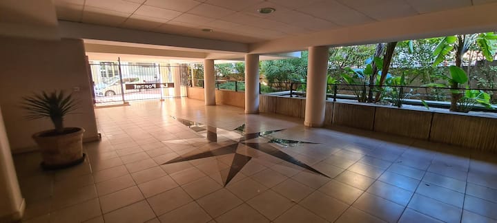 Séduction En Centre-ville : 2 Pièces Avec Piscine - Cannes