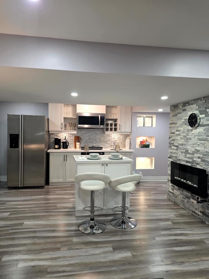 Modern Basement Suite W/ Kitchen + Free Parking - Brampton