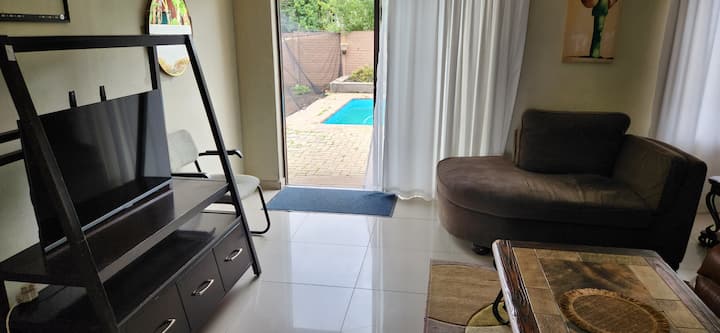 3 Bedroom House, Self-catering, Motorised Gate! - Secunda