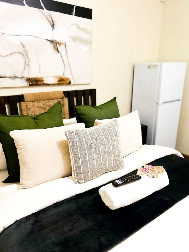 Self-catering, Pvt Entrance, Motorised Gate - Secunda