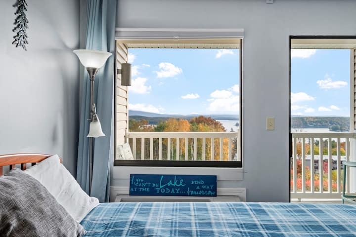 Retro Pine Getaway - Lake Winnipesaukee - Laconia, NH